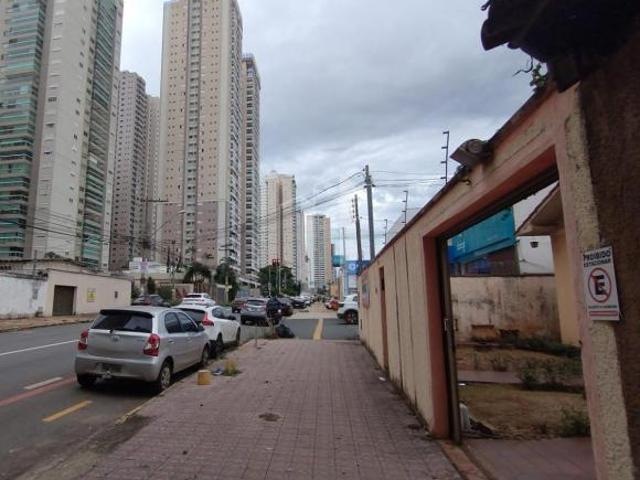 Casa em Setor Bueno Goiânia com 277m², Excelente localização ao lado Sebrae.