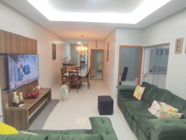 Casa em Setor Faiçalville, Goiânia/GO de 190m² 3 quartos à venda por R$ 648.980,00