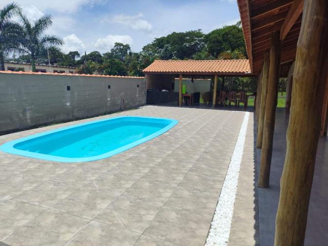 Casa em Sitio com piscina e churrasqueira