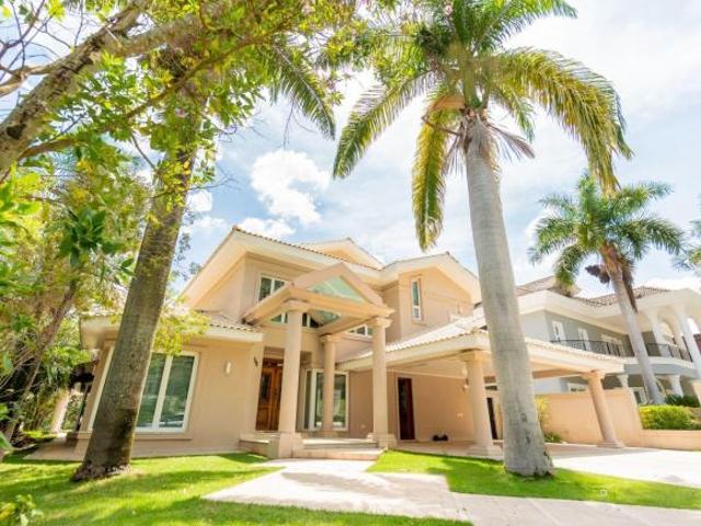 Casa em Tamboré, Santana de Parnaíba/SP de 750m² 4 quartos à venda por R$ 12.800.000,00