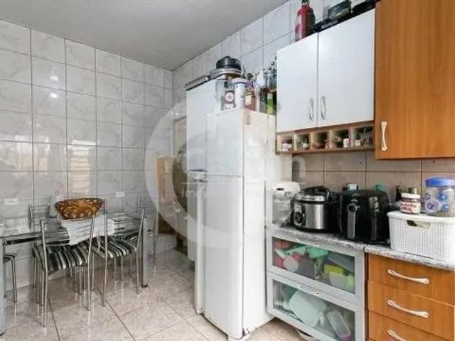 Propriedade com 2 casas, frente para 2 ruas
