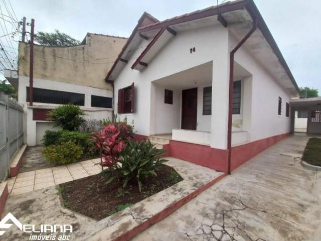 Casa em Terreno 10 x 30 metros no Bairro Barcelona
