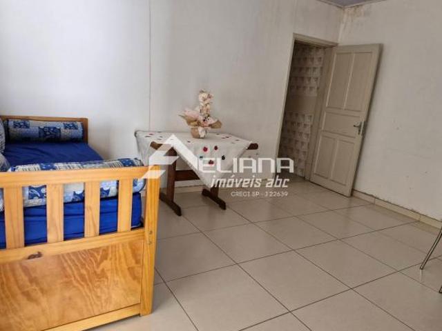 Casa em Terreno 7,50 metros x 28,20 metros com Bairro Cerâmica