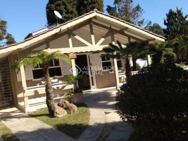 Casa em terreno amplo