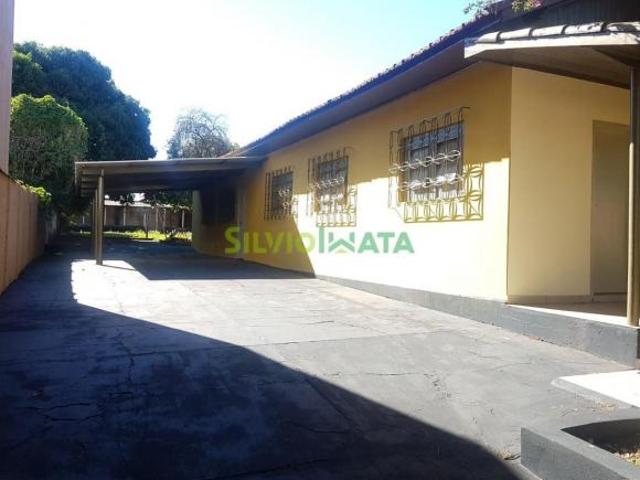 Casa em Terreno Amplo à Venda na Zona 02