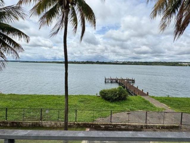Casa em terreno beira lago. Ponta