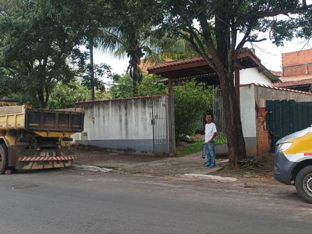 Casa em terreno de 250M² para ponto comercial, escritura