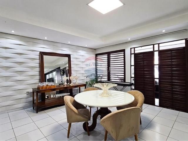 Casa em terreno de 360m² a venda em Miramar