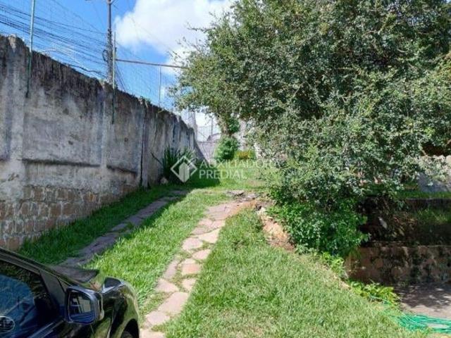Casa em terreno de esquina com 613m2