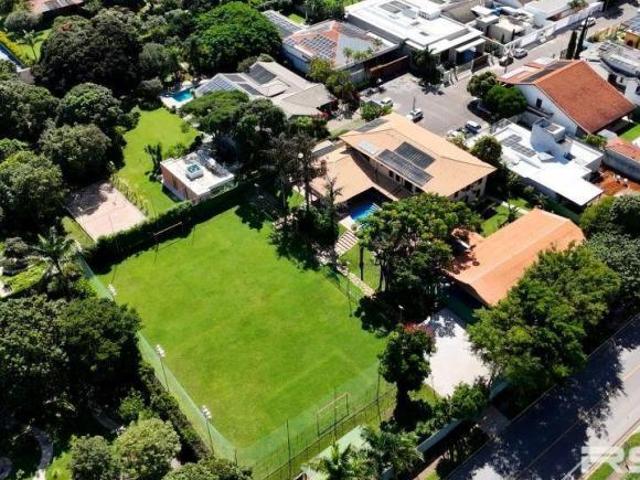 CASA EM TERRENO DE PONTA NA QI 15