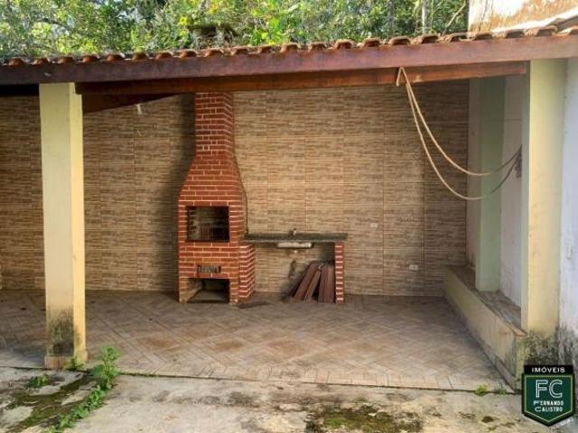 Casa em Terreno Inteiro 250m² c/ Quintal e 6 Vagas – Oportunidade 210k