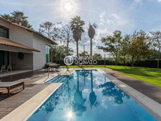 Casa em terreno plano 4 suítes no Vale dos Cristais
