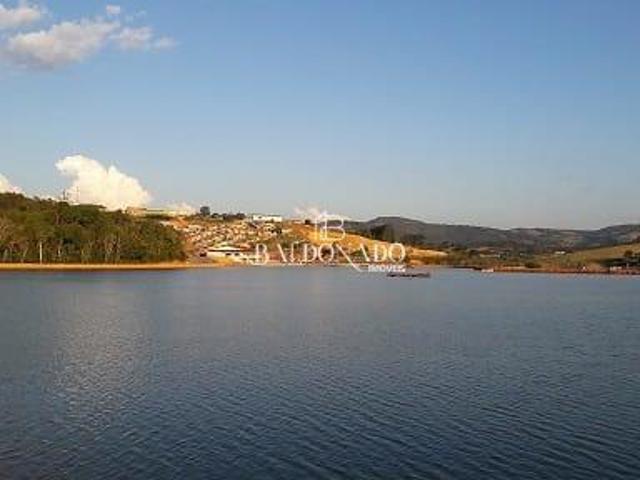 Casa em Toledo MG a venda com 62,73m em terreno de 200m, próxima ao lago