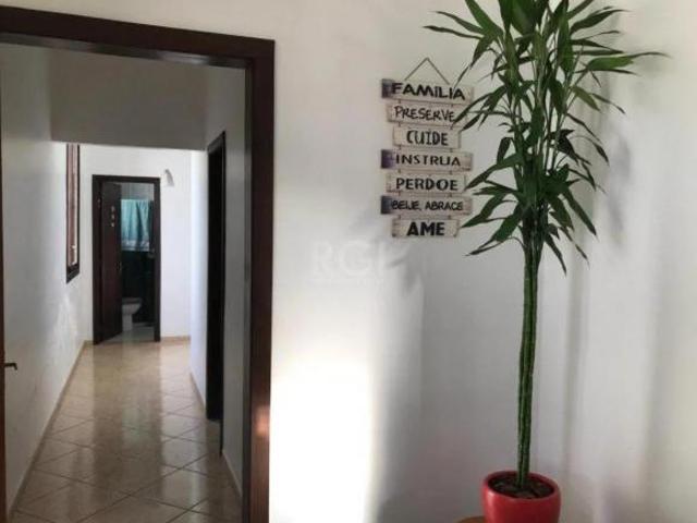 Casa residencial/comercial, com 350m² privativos, 4 quartos, 5 vagas de garagem Bairro Tristeza
