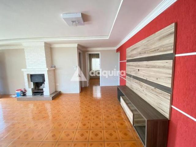 Casa em Uvaranas, Ponta Grossa/PR de 200m² 4 quartos à venda por R$ 950.000,00