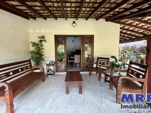 Casa em Ubatuba, com 4 dormitórios, condomínio fechado com piscinas e área de lazer completa, no H
