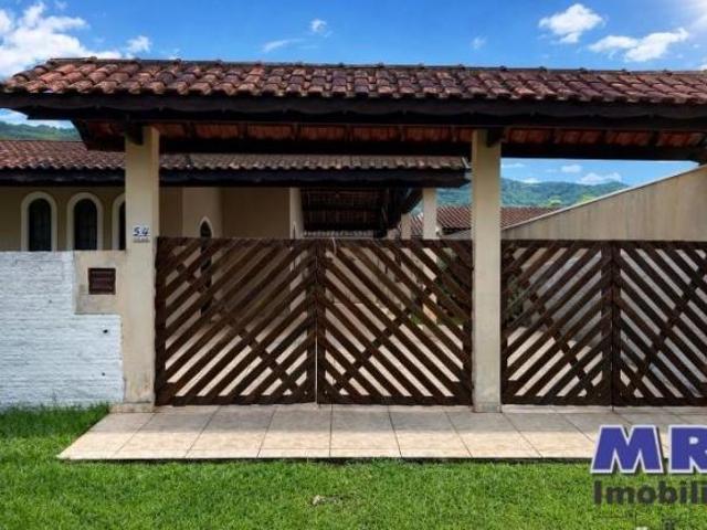 Casa em Ubatuba com 4 dormitórios sendo 2 suítes e 1 com banheira com hidro, área verde e edícula no