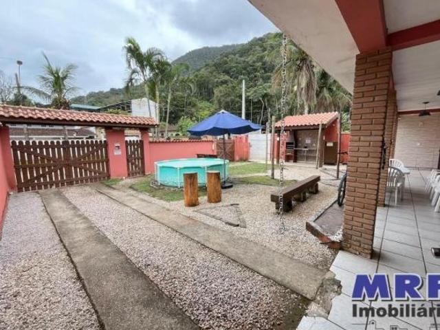 Casa em Ubatuba com 4 suítes + edícula nos fundos. Condomínio fechado na Praia da Lagoinha