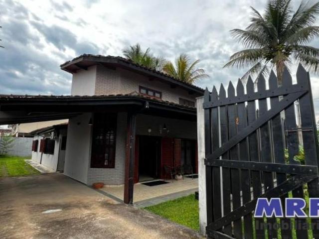 Casa em Ubatuba com 5 dormitórios sendo 3 suítes, mezanino, piscina e lounge externo à apenas 700m d
