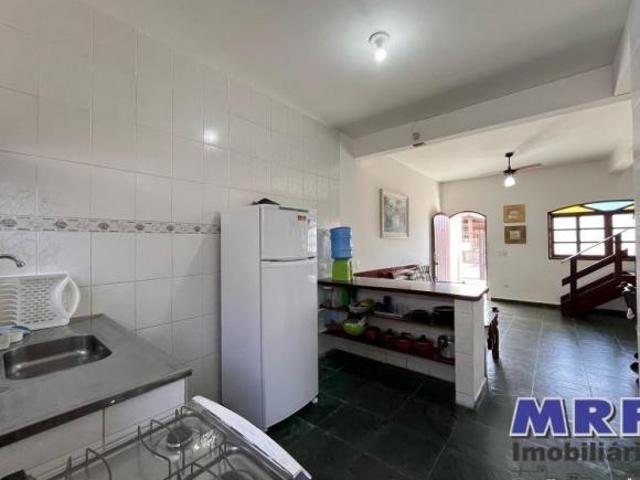 Casa em Ubatuba. Praia da Maranduba. 2 quartos. Condomínio com piscina