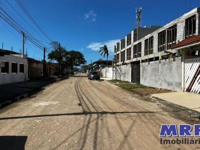 Casa em Ubatuba tipo sobrado com Piscina à 100m da Praia da Maranduba!
