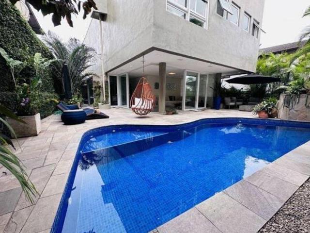 Casa em Umbará Curitiba PR em condomínio fechado de alto padrão