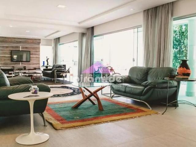 Casa em Urbanova, São José dos Campos/SP de 550m² 6 quartos à venda por R$ 5.500.000,00 ou para loca