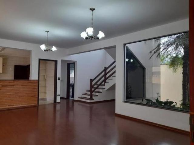 Casa em Urbanova, São José dos Campos/SP de 210m² 3 quartos à venda por R$ 1.600.000,00