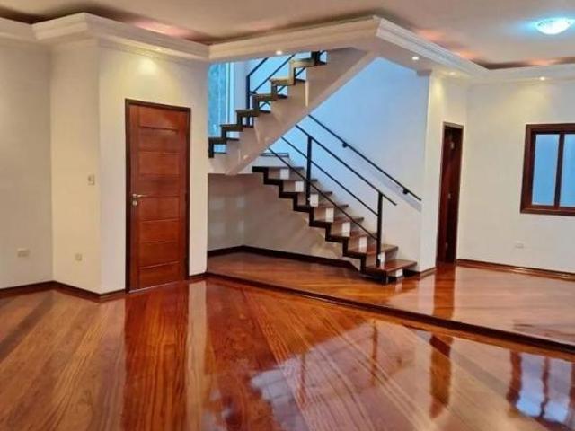Casa em Urbanova, São José dos Campos/SP de 253m² 3 quartos à venda por R$ 1.500.000,00 ou para loca