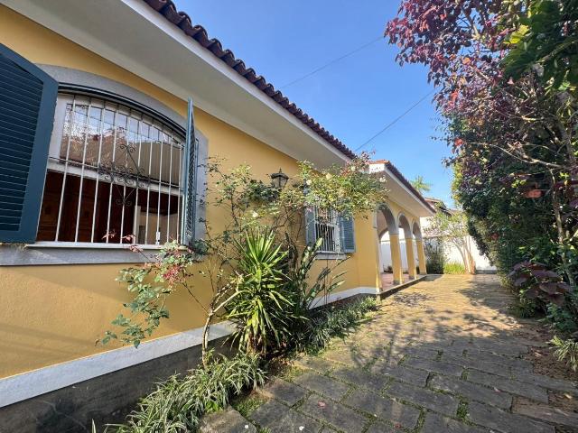 Casa em Valparaíso, Petrópolis/RJ de 225m² 4 quartos à venda por R$ 1.189.000,00