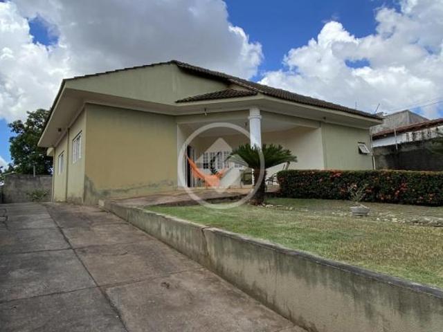 Casa em via pública no Jardim Glória