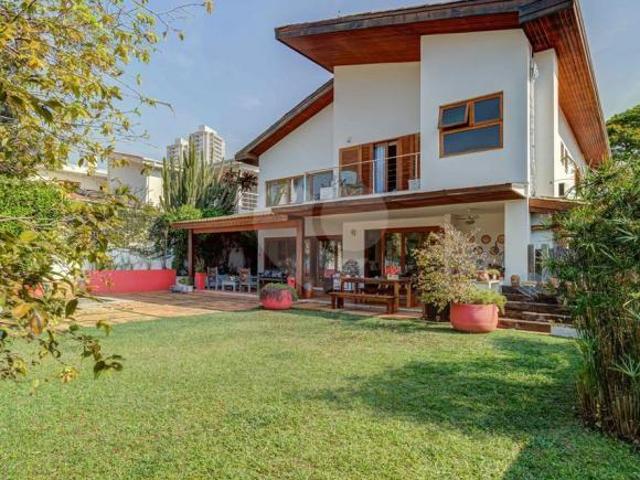 Casa em Vila com 4 suítes na Granja Julieta