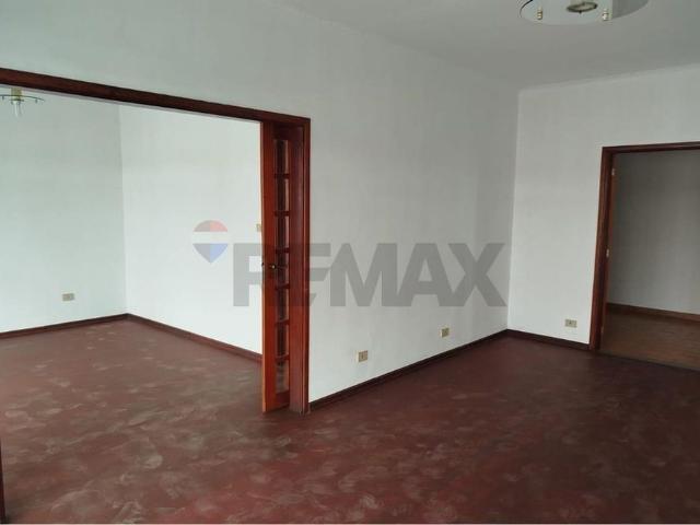 Casa em Vila com 4 Quartos e Aceita Pets!