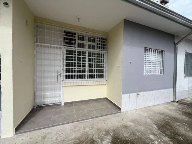 Casa em Vila Caiçara, Praia Grande/SP de 41m² 2 quartos à venda por R$ 279.900,00
