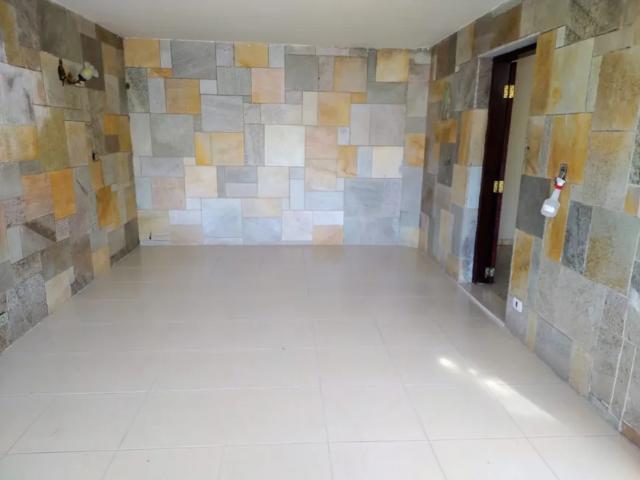 Casa em Vila Fechada!