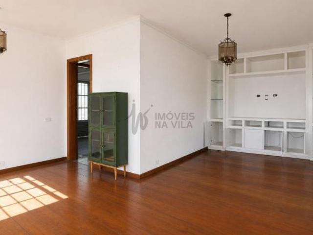 Casa em Vila fechada com 160m², 4 quartos e 2 vagas na Vila Mariana