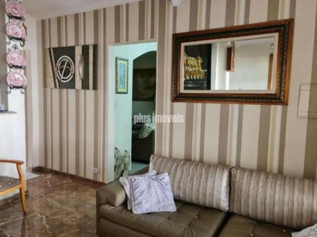 Casa em Vila Monumento com 300m²