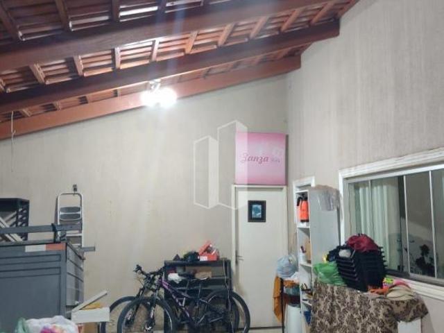 Casa em Vila Moraes, Goiânia: 110m², 3 quartos, 2 banheiros,sala 2 ambientes.