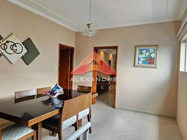Casa em Vila Maria, São José dos Campos/SP de 309m² 3 quartos à venda por R$ 650.000,00