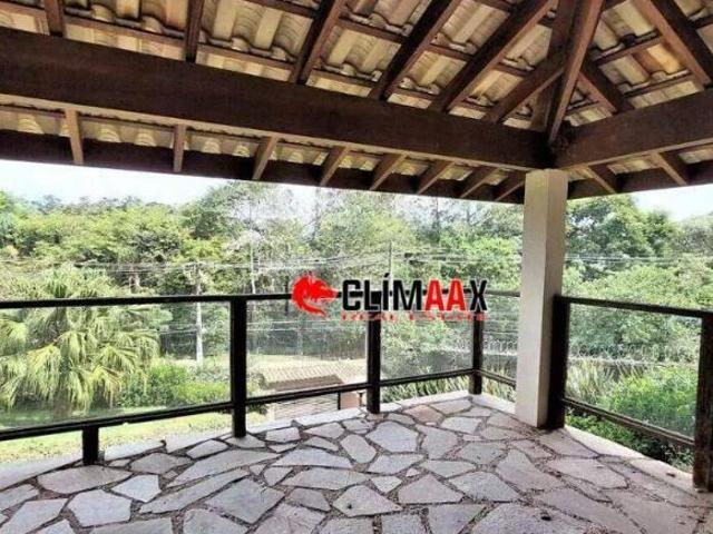 Casa em Vila Santo Antônio com 304m² construídos e terreno de 1356m² Cotia/SP