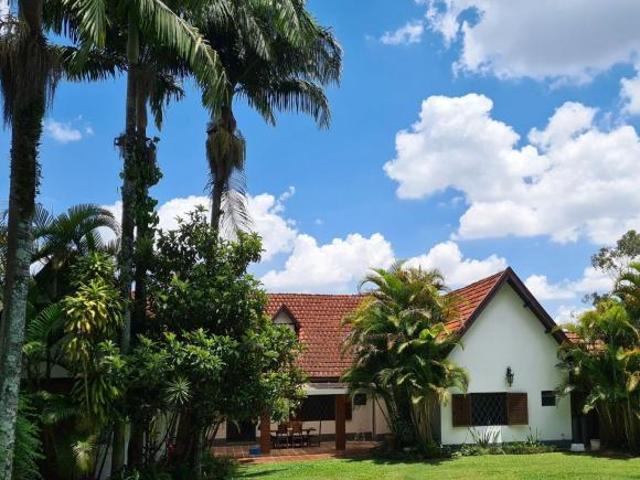 Casa em Vila Santo Antônio, Cotia/SP de 625m² 5 quartos à venda por R$ 3.150.000,00