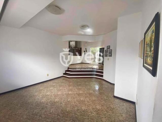 Casa em Vila Santa Terezinha, Araxá/MG de 196m² 3 quartos à venda por R$ 800.000,00