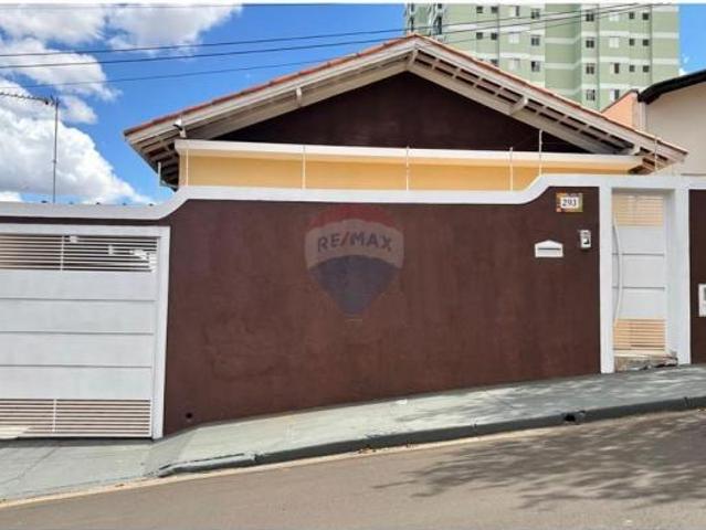 Casa em Vila Santa Therezinha de Menino Jesus, Botucatu/SP de 165m² 4 quartos à venda por R$ 410.000
