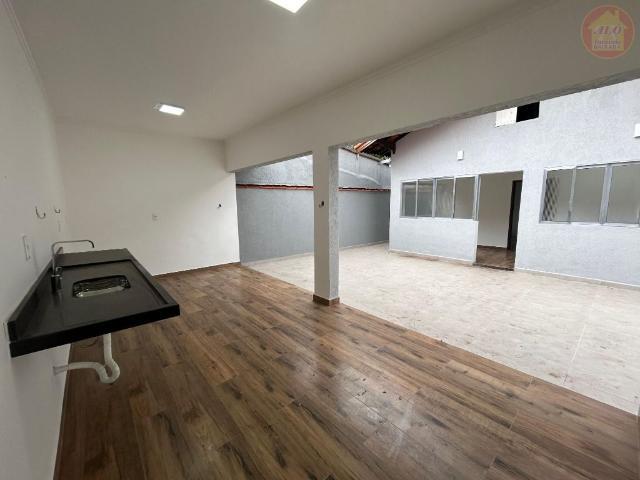 Casa em Vila Tupi, Praia Grande/SP de 190m² 4 quartos à venda por R$ 879.900,00