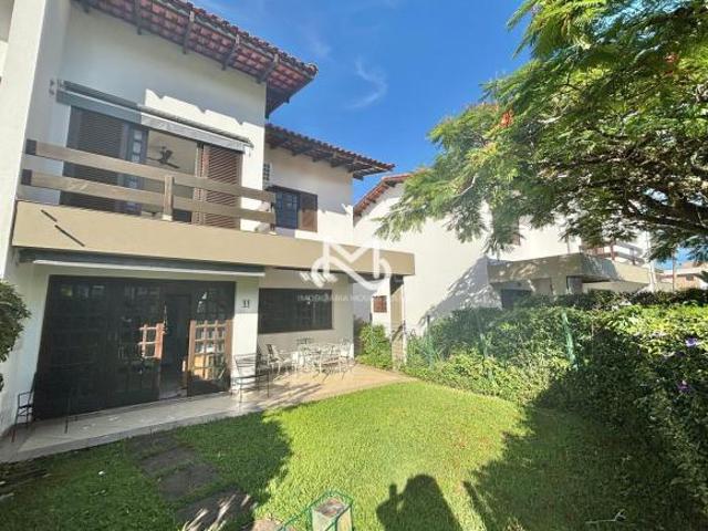 Casa em Villagio à venda no Jardim Indaiá em Bertioga/SP