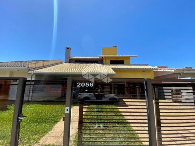 Casa em Xangri Lá, 03 dormitórios, suíte 02 vagas