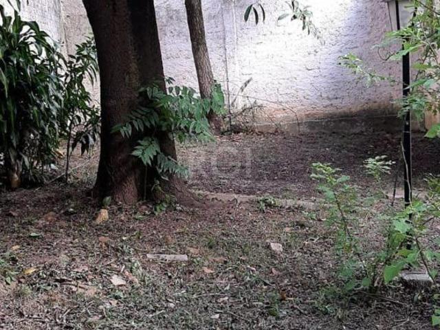 CASA EM 2 TERRENOS NO BAIRRO MEDIANEIRA