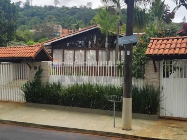 CASA ENCANTADORA EM ÁGUAS DE LINDOIA