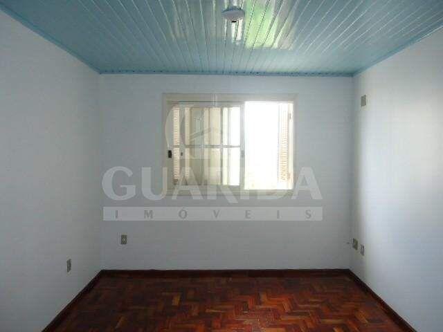 Casa ENORMEEE com 3 dormitórios no bairro Rubem Berta. COD: 493