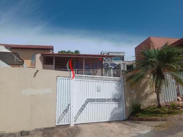 Casa Escriturada na Colônia Agrícola Samambaia com 4 Quartos